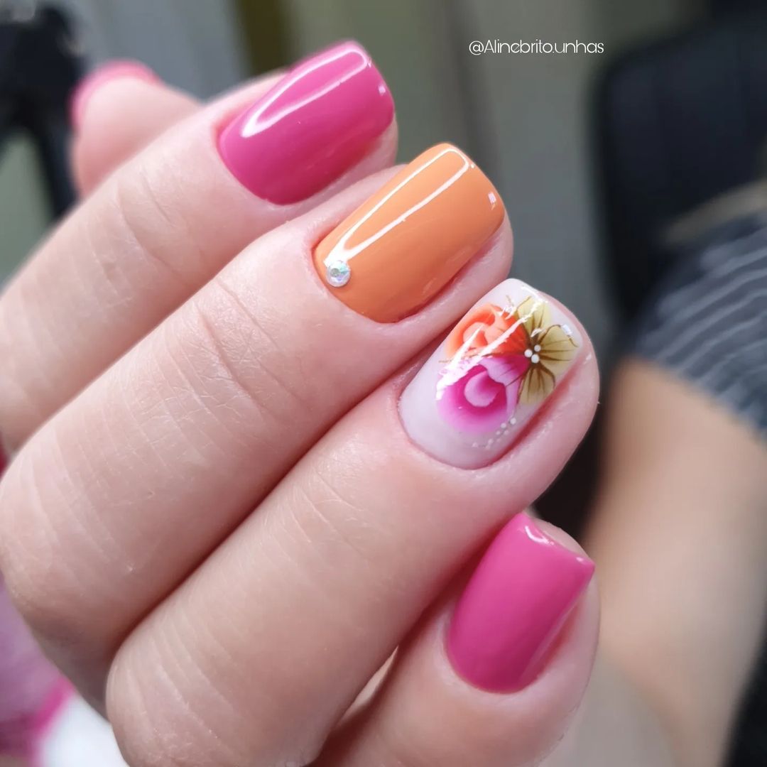 Unhas decoradas com esmalte Rosa Choque e Rosa Chiclete - UNHAS DECORADAS