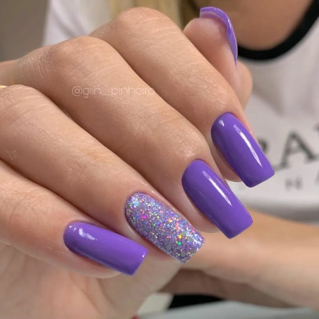 O poder do esmalte Roxo. Unhas decoradas espetaculares para você chamar ...